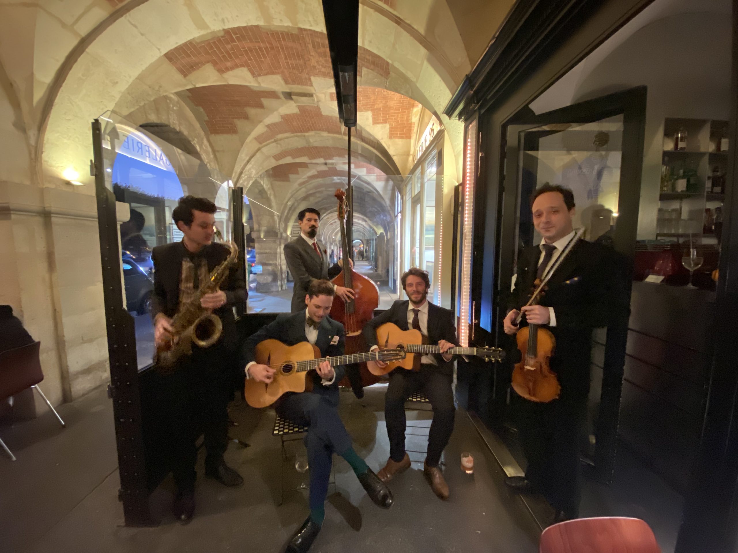 Concert au restaurant Serpent à Plume Place des vosges - Groupe jazz ...